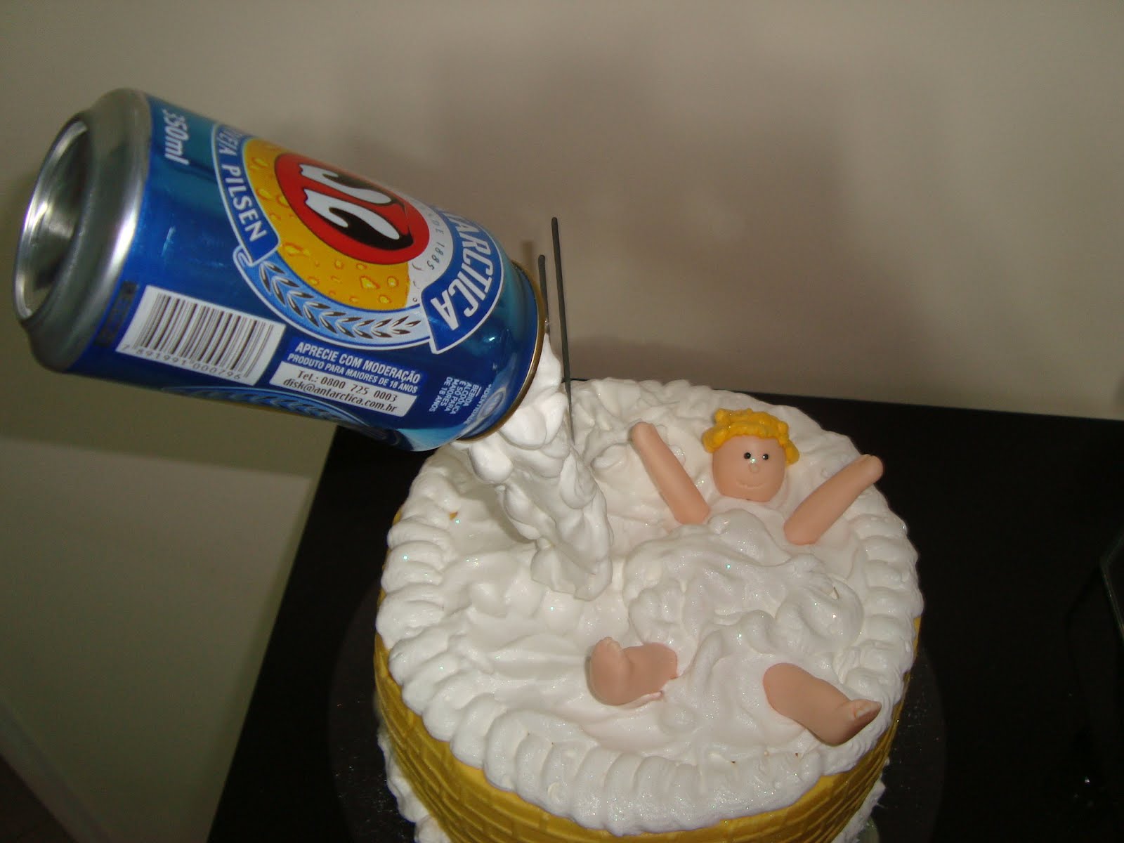 Amor por doce: Bolo latinha de Cerveja