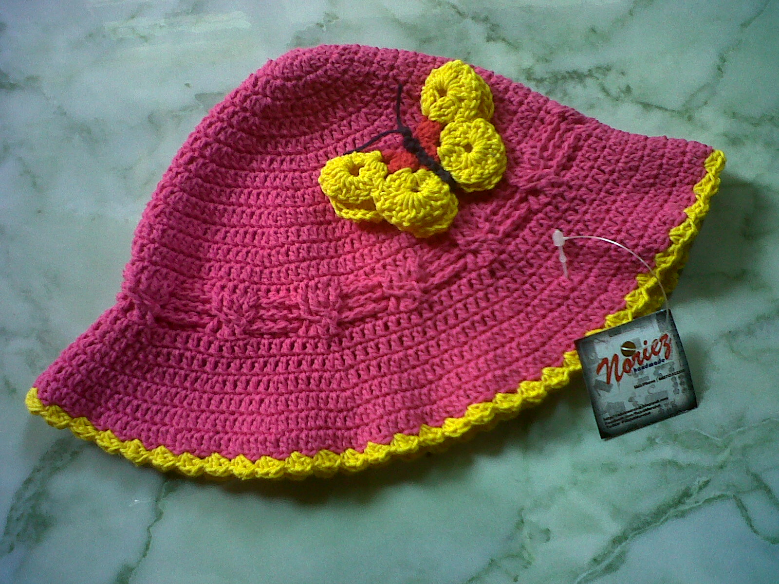 Rajut Merajut by Norika Ayu Dewi: Crochet : Topi Batita dengan Kupu-Kupu