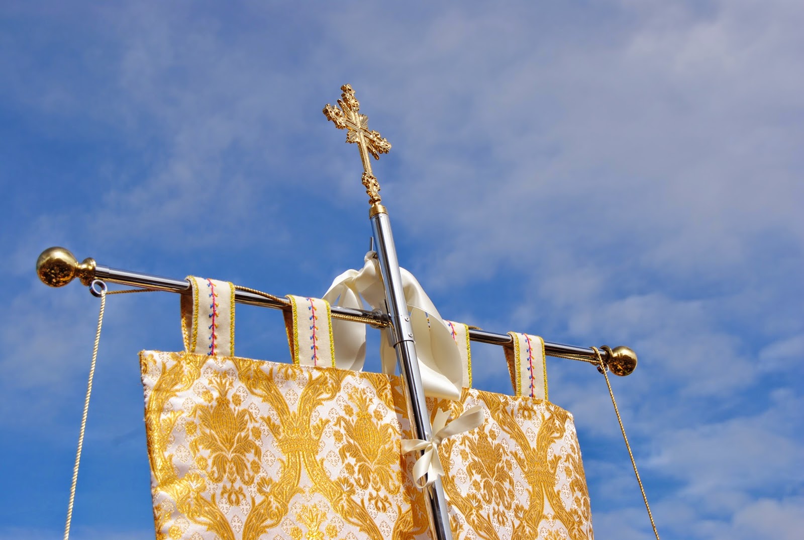 Orbis Catholicus Secundus: Processional Banner in St. Peter's Square