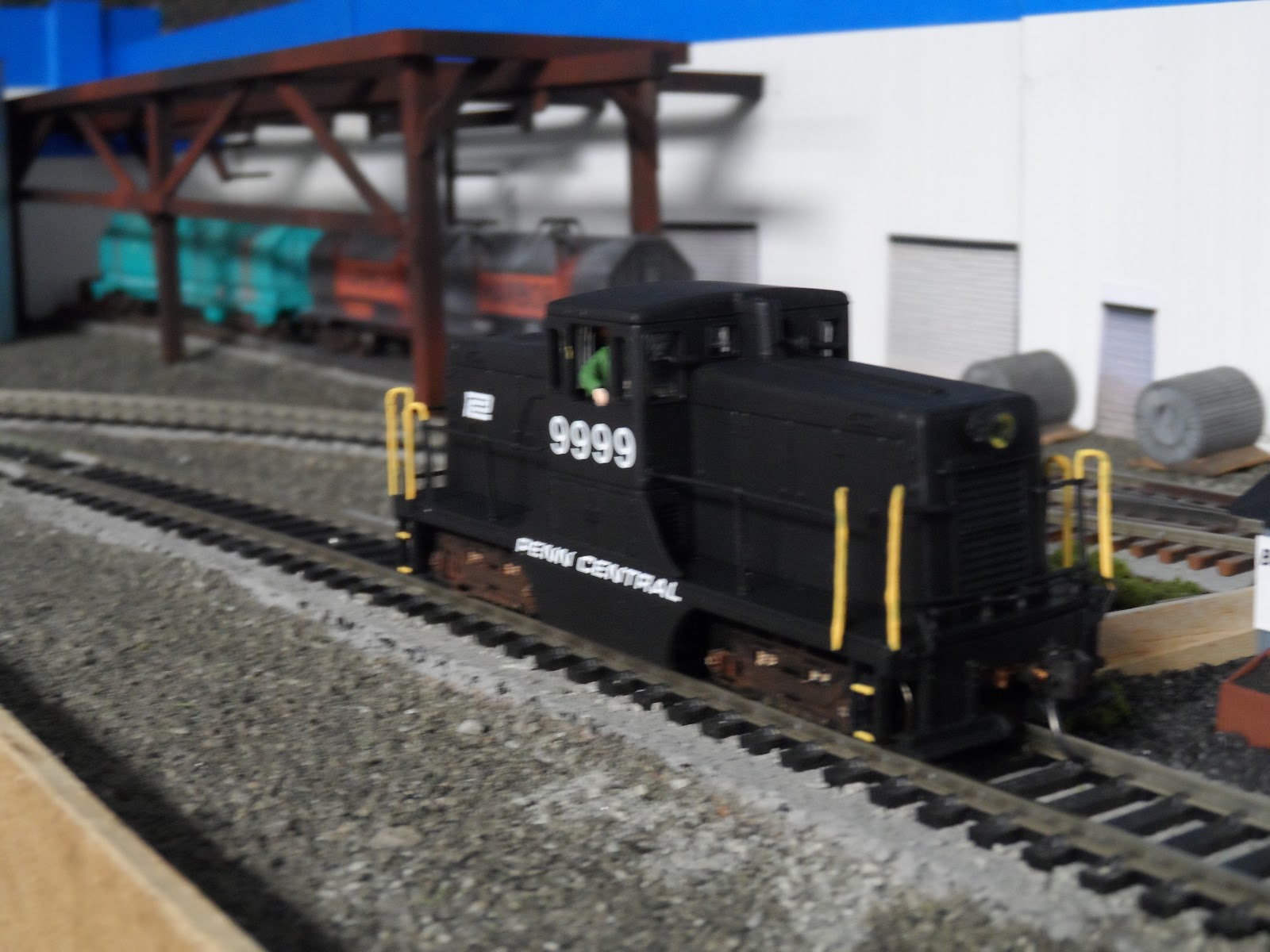 New York Central Train Layout: The Penn Central 9999 Project