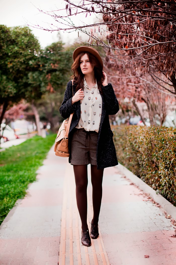 OWL BLOUSE AND OVERSIZE BROWN COAT | TIE BOW-TIE