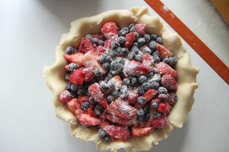 Eat Well, Live Happy: Berry Fruit Pie