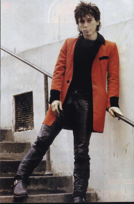 NUZZ PROWLING WOLF: JOHNNY THUNDERS - 'A White Christmas' Live @ The ...