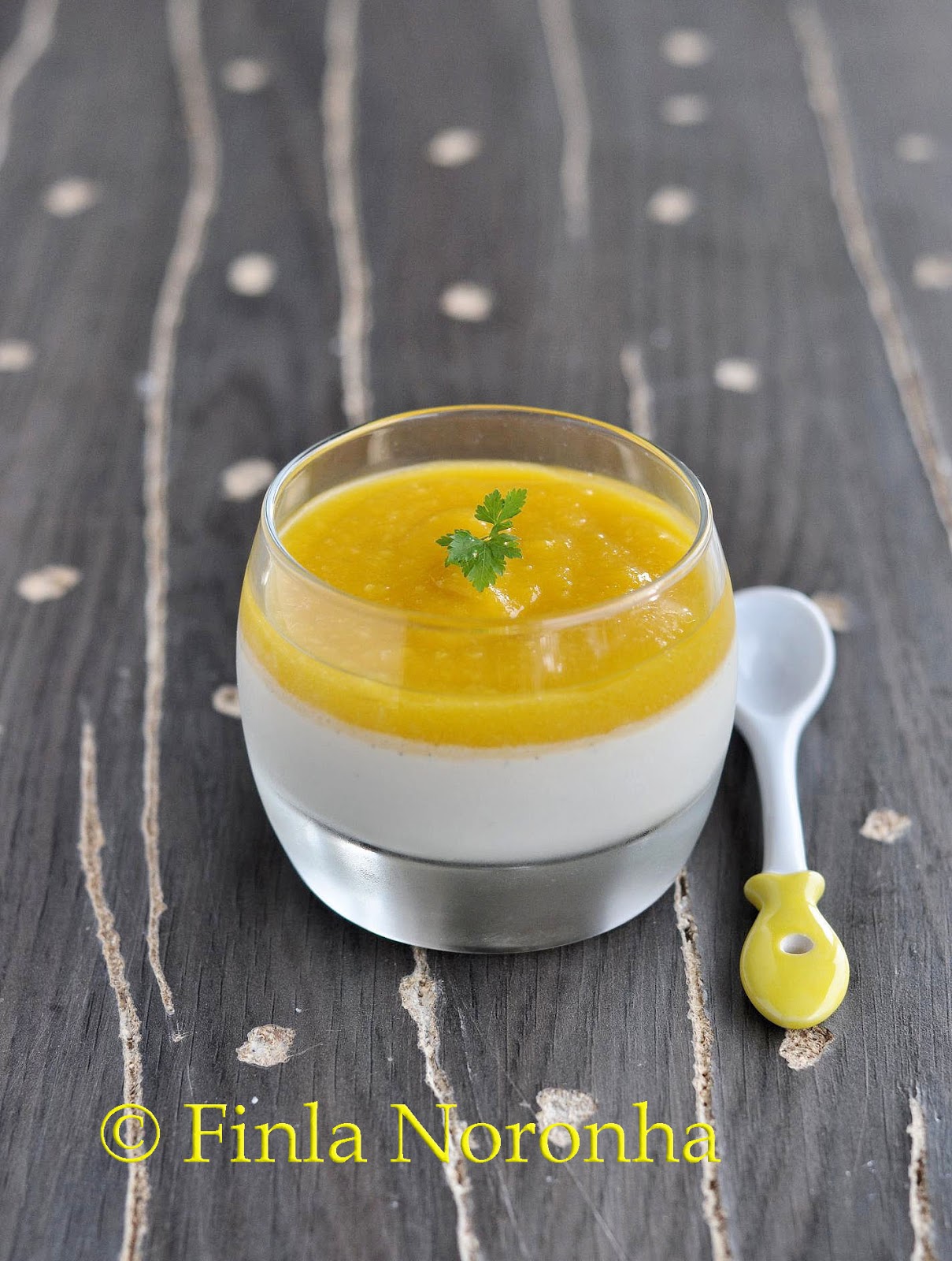 My Kitchen Treasures: Vanilla Panna cotta with Mango Puree