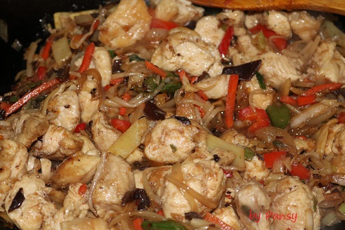 Pansy 's recipes - Retetele Panselutei: Chow mein cu pui si taietei de orez
