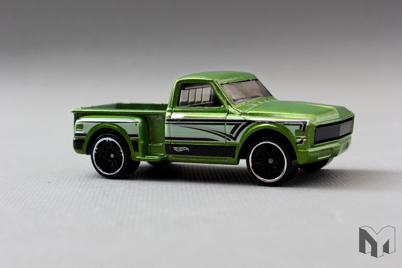 Ian's Diecast: Hotwheels: Custom 69 Chevy