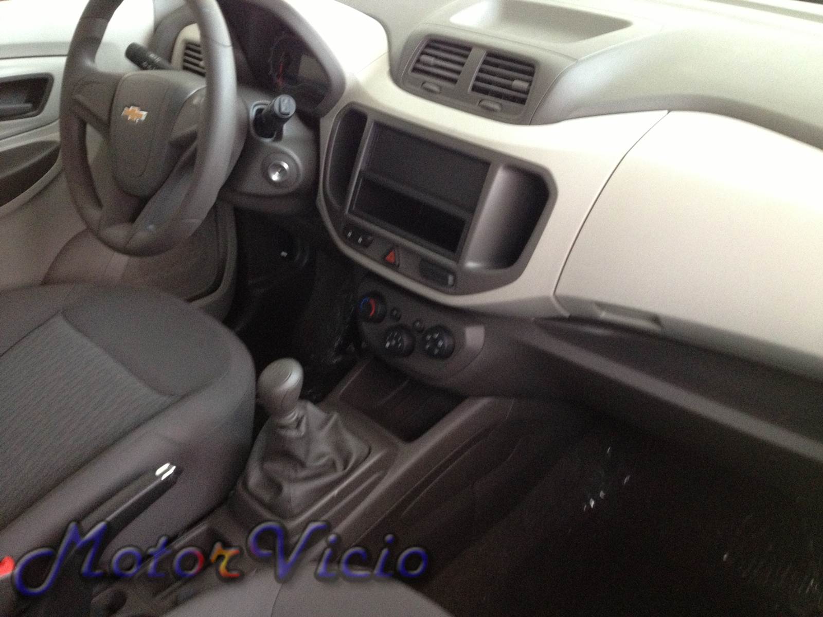 Chevrolet Spin LS já está nas concessionárias - fotos, vídeo, preço e ...