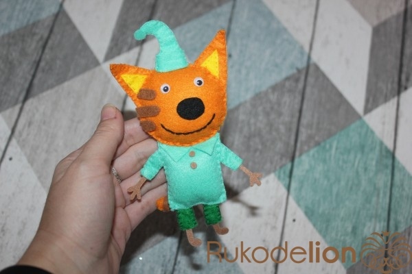 Feltro e Botões: TPN Kota em feltro