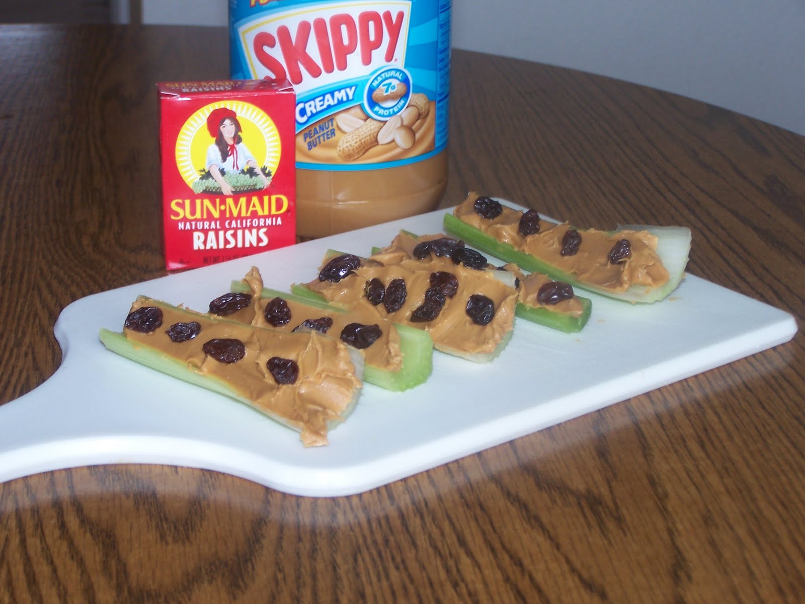 the other jamie learns to cook: Ants on a Log