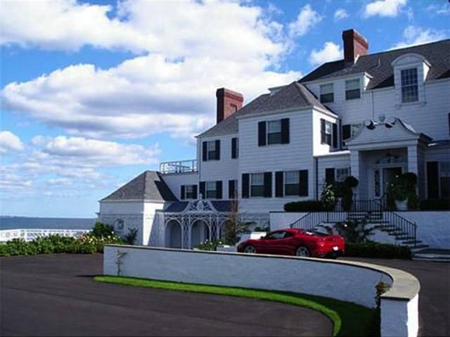 A Glimpse Inside Taylor Swift's $17 Million Mansion In Rhode Island (18 ...