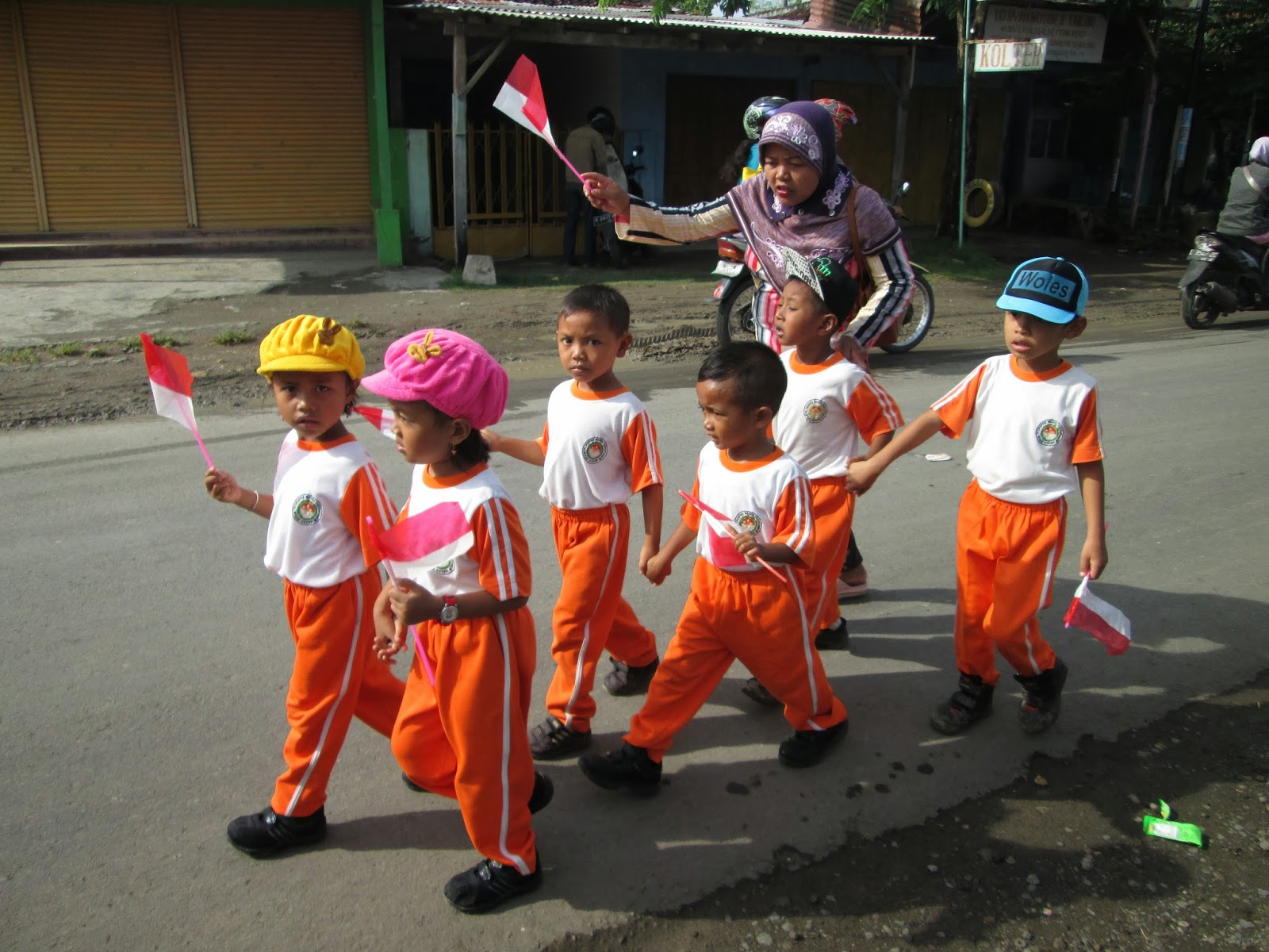 Jalan Santai TK Memperingati Hari Pahlawan di Masjid Al Huda ...
