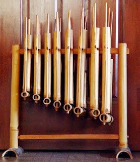 KESENIAN ANGKLUNG
