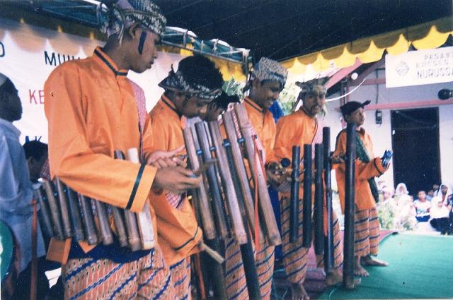 Alat Musik Calung : Bahan Pembuatan Dan Perkembangan - Tarjopedia
