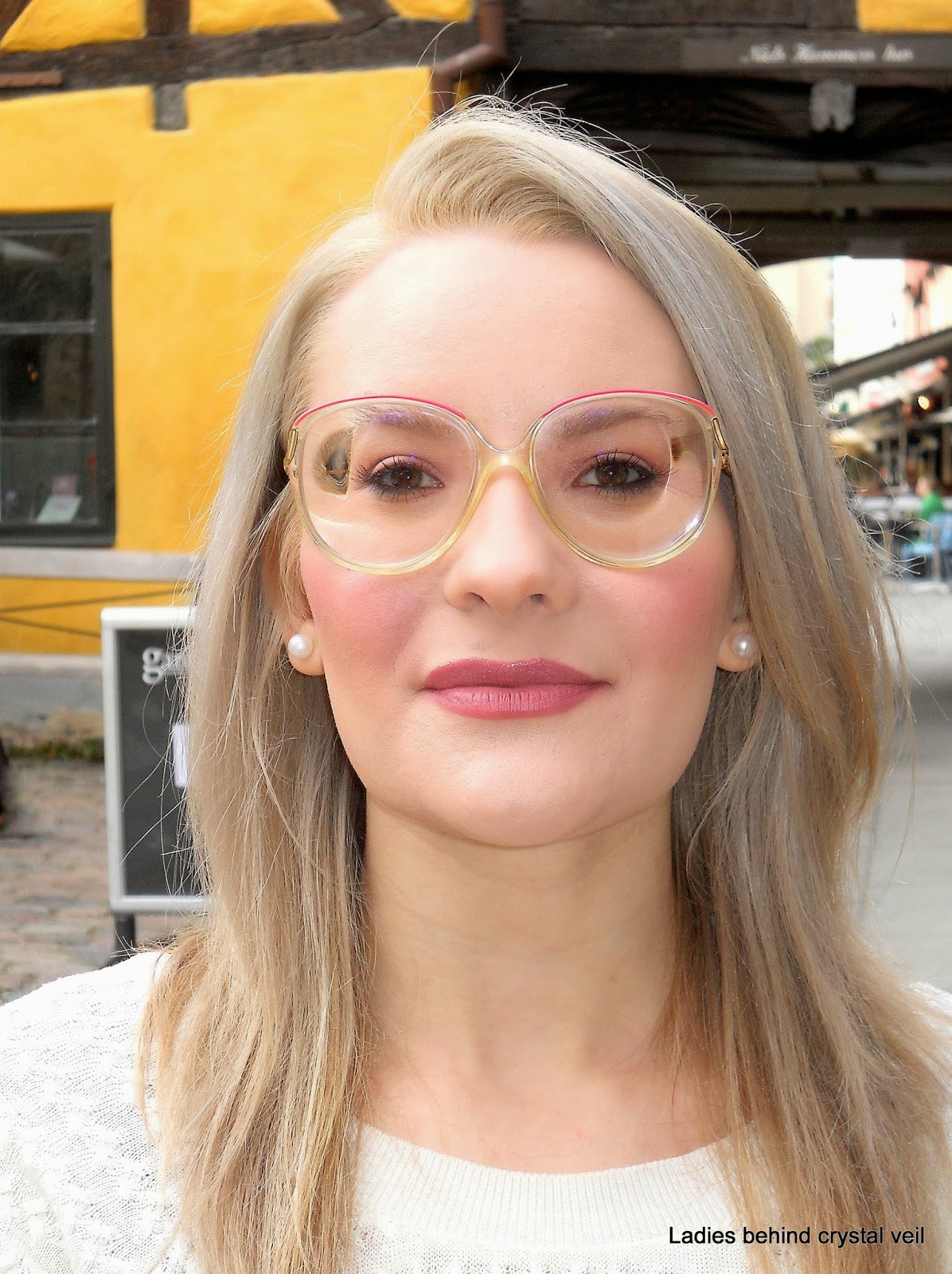 Lovely ladies behind crystal veil: Jennifer 119