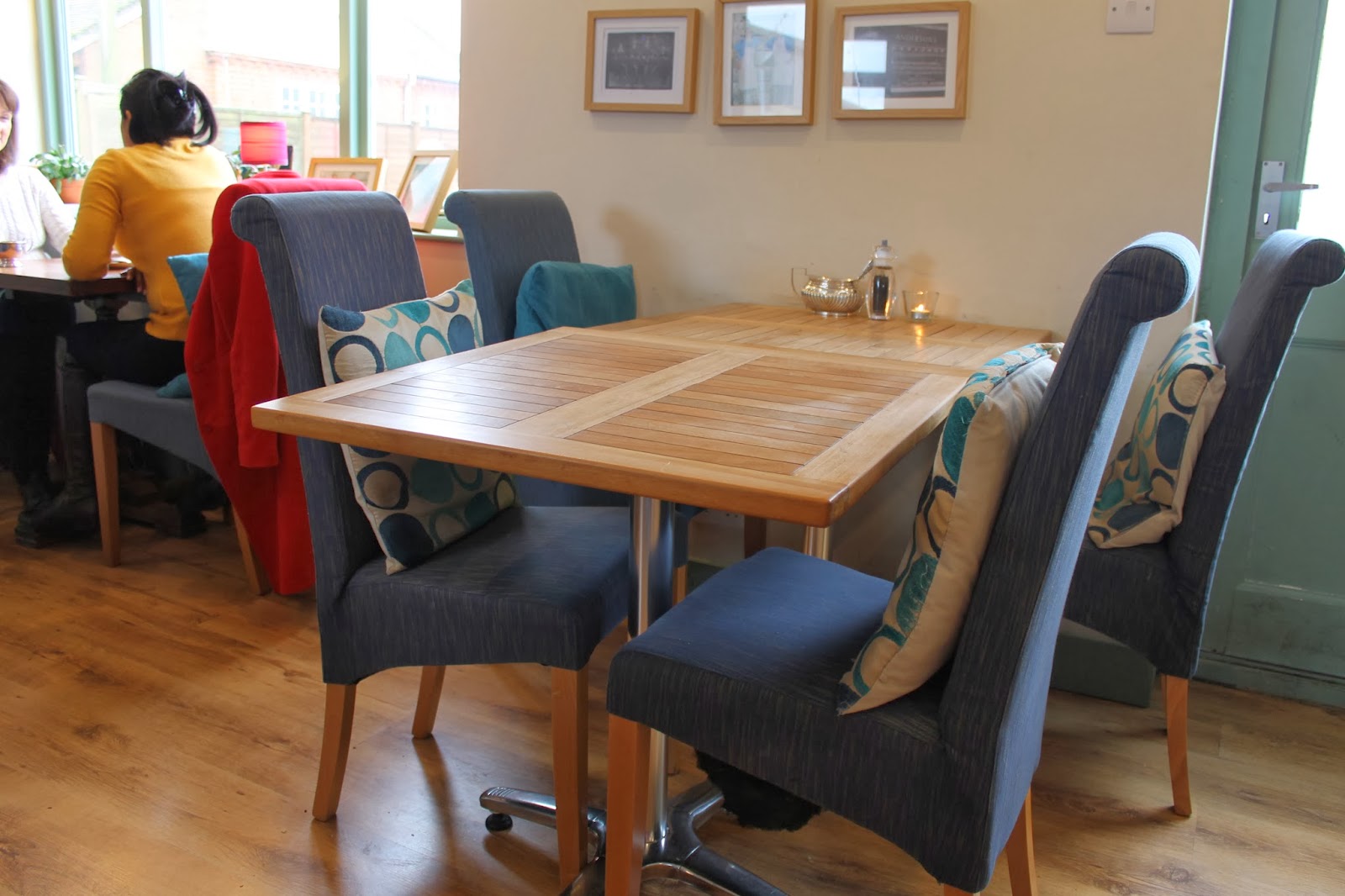 Mayfield Bakery | The story of a girl who lives above her means