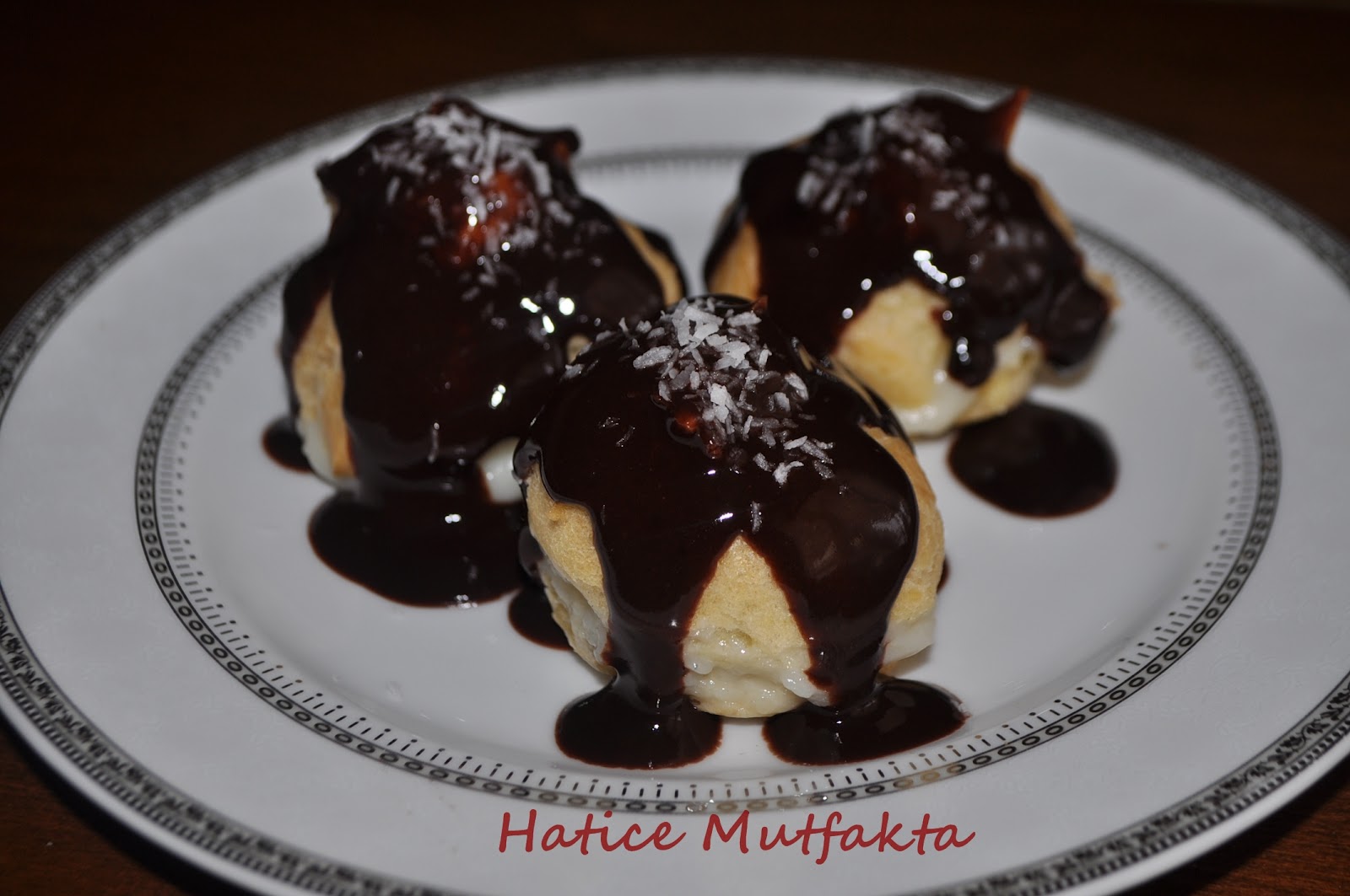 Hatice Mutfakta: Kolay Profiterol Nasıl Yapılır