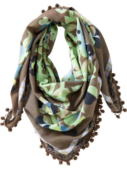 Top Celebrity Fashion: Stylish Bobble Scarf