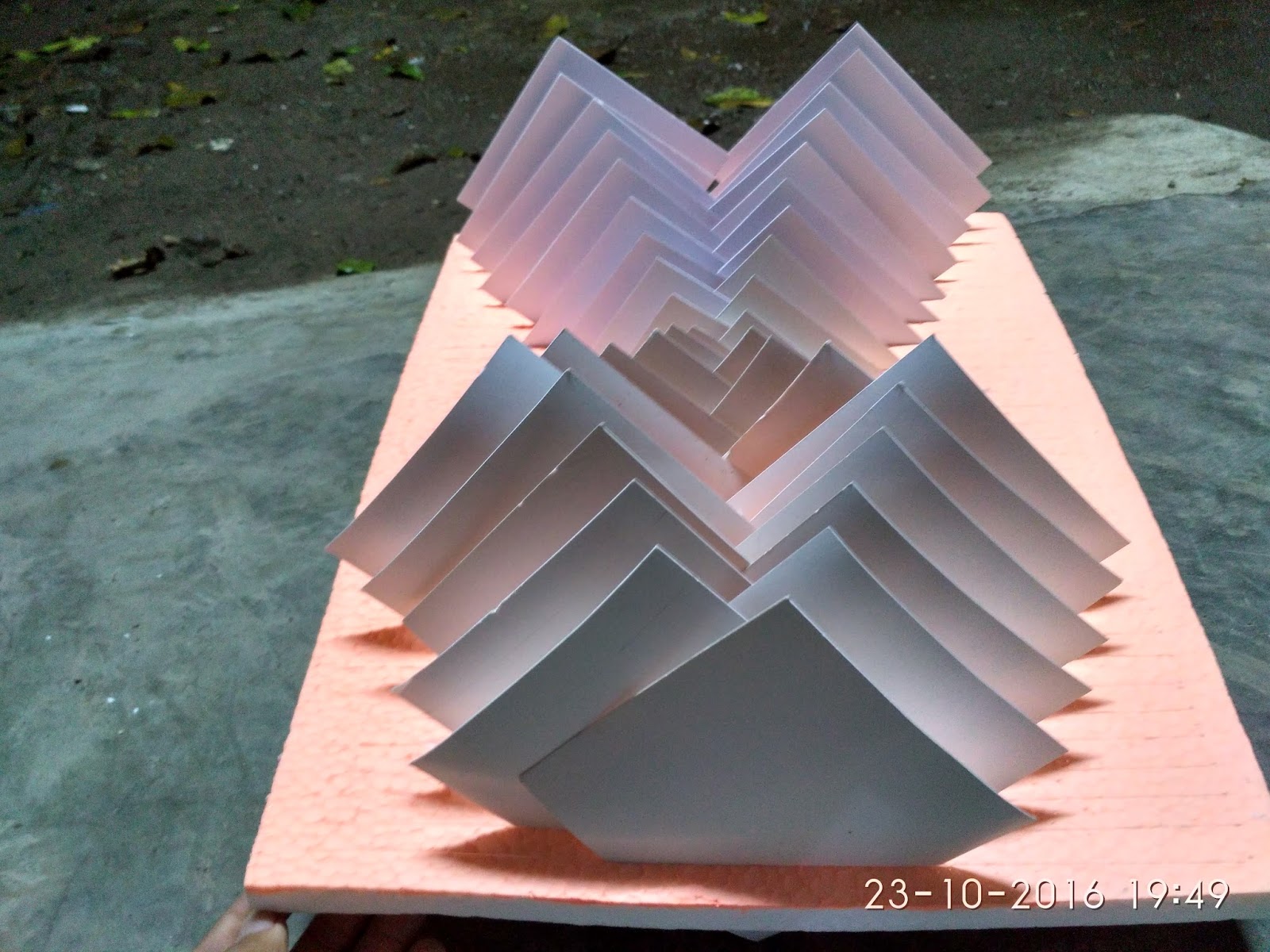 Arisandi AM 'Arsitektur 016 UH': Nirmana bidang 3D