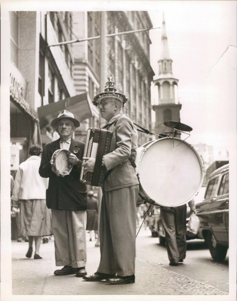 36 Amazing Vintage Photos of One Man Bands From the Past ~ Vintage Everyday