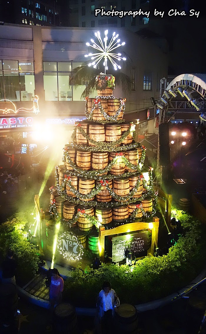 MANILA: The Jack Daniels Holiday Barrel Tree ~ Laskwatsa