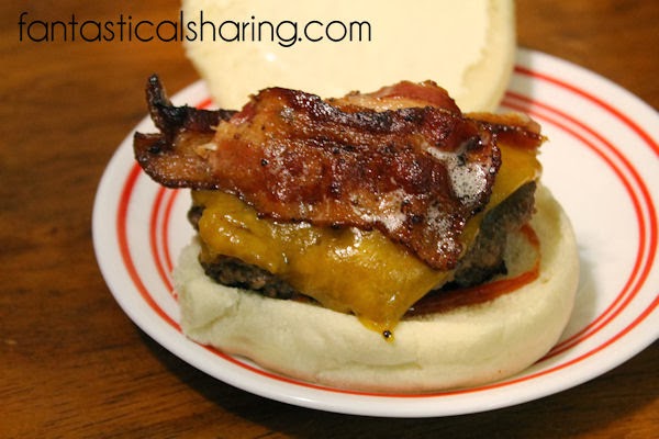 Fantastical Sharing of Recipes: Maple Bacon Burgers