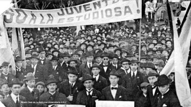 BANDERA ROJA: El fantasma anticlerical de los reformistas del 18