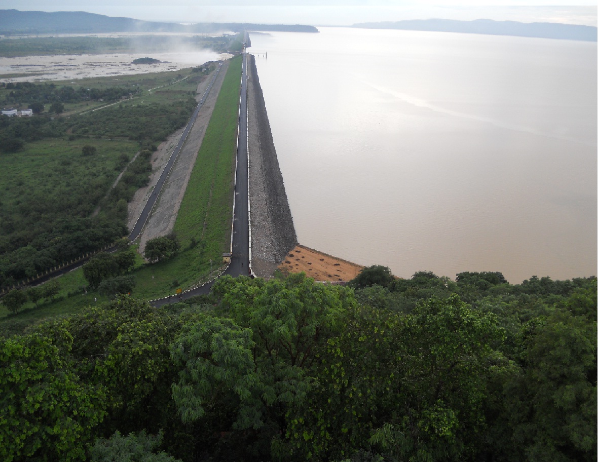 Tourism Places And Wild life, India: HIRAKUD DAM