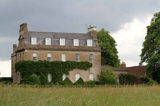 Landed families of Britain and Ireland: (258) Awdry of Seend Manor ...