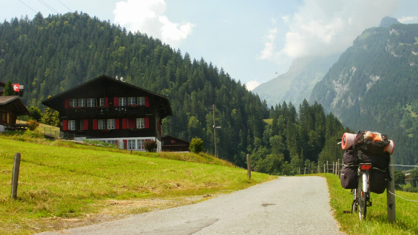 EXCURSII CU BICICLETA: Elvetia