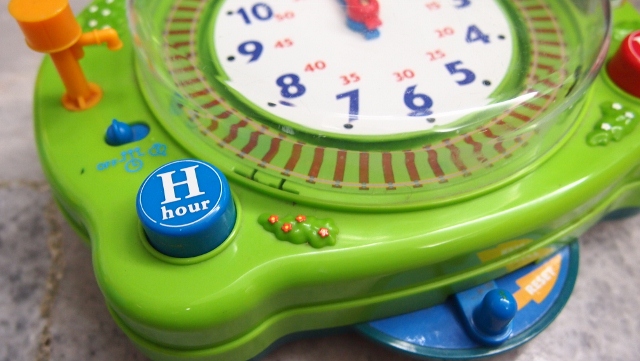 JuaiMurah: Tomy Busy Time Thomas Learning Clock
