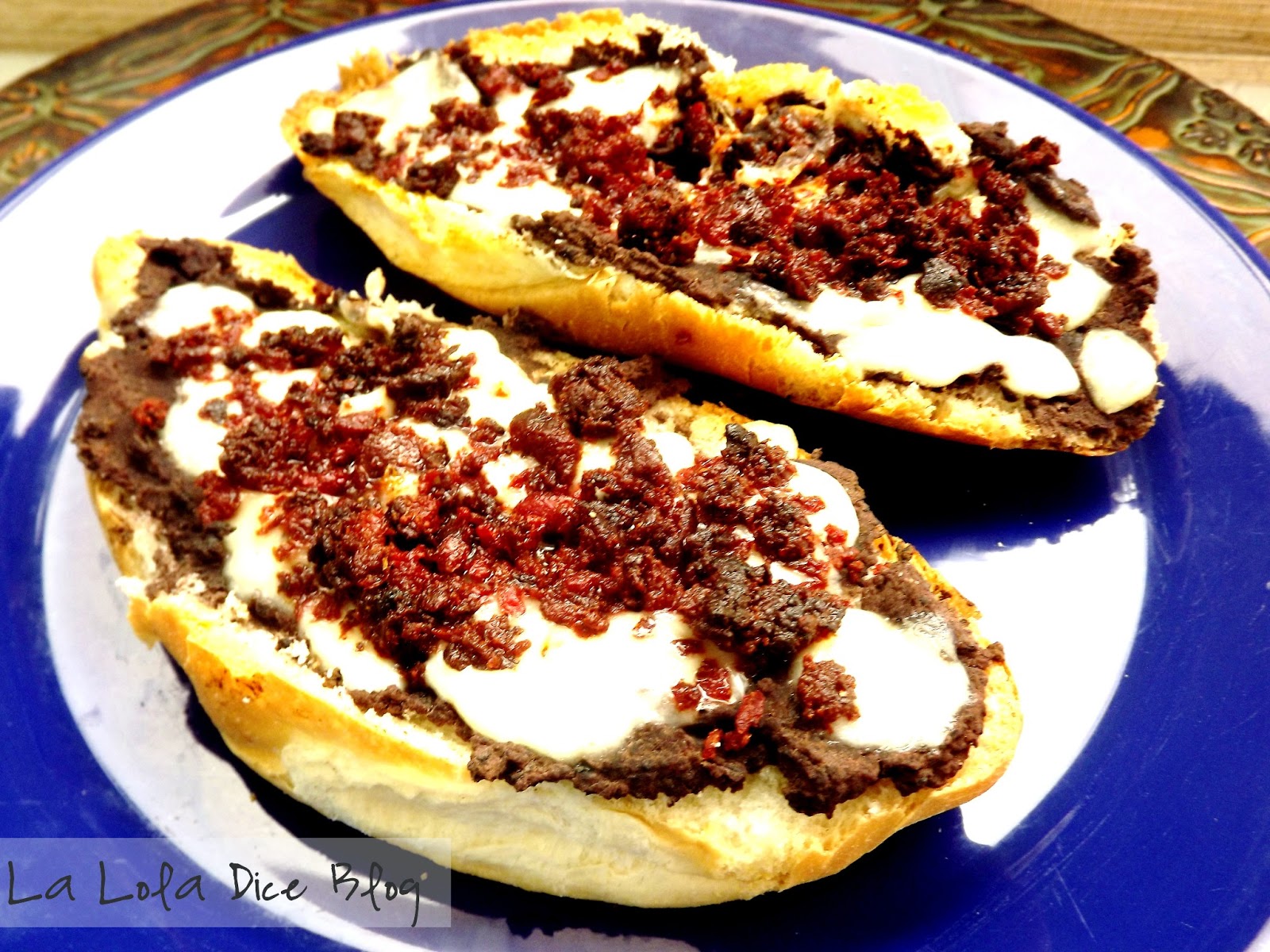 Molletes con Chorizo | La Lola Dice