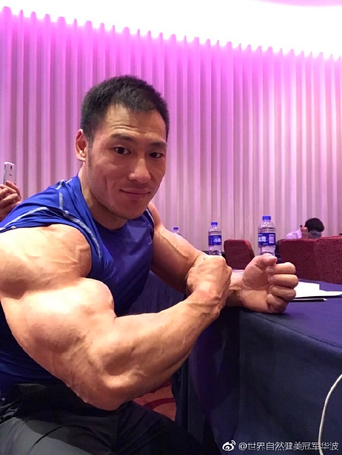 Worldwide Bodybuilders: Chinese muscle god Hua Bo