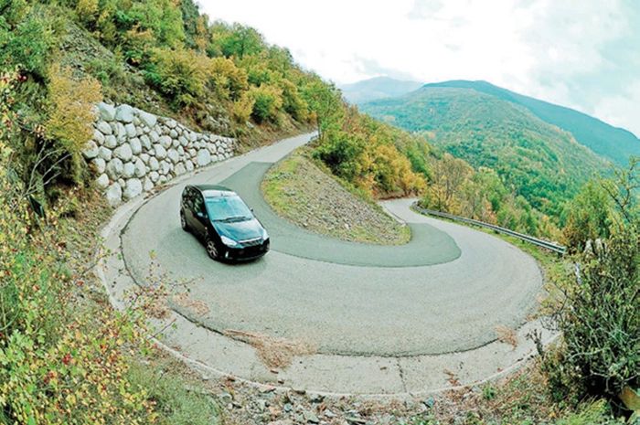 3 Tips Mengendarai Mobil Matic Ketika Melalui Tanjakan Dan Turunan ...