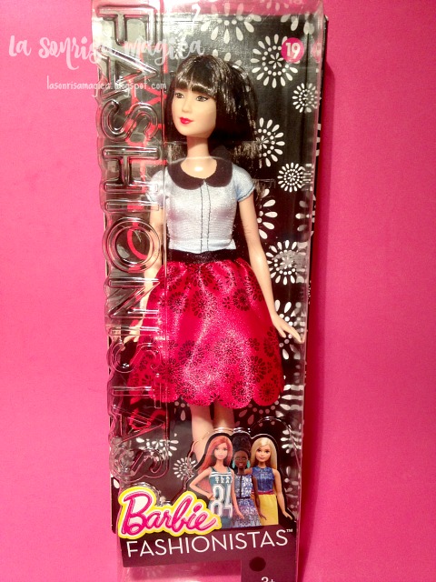 La Sonrisa Mágica: Barbie Fashionistas Doll 19 Ruby Red Floral - Original