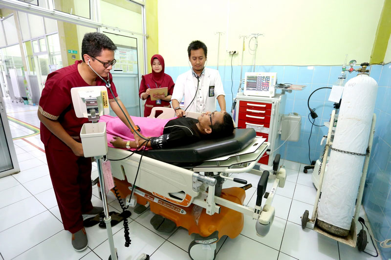 keperawatan: KOMUNIKASI TERAPEUTIK DI RUANG IGD