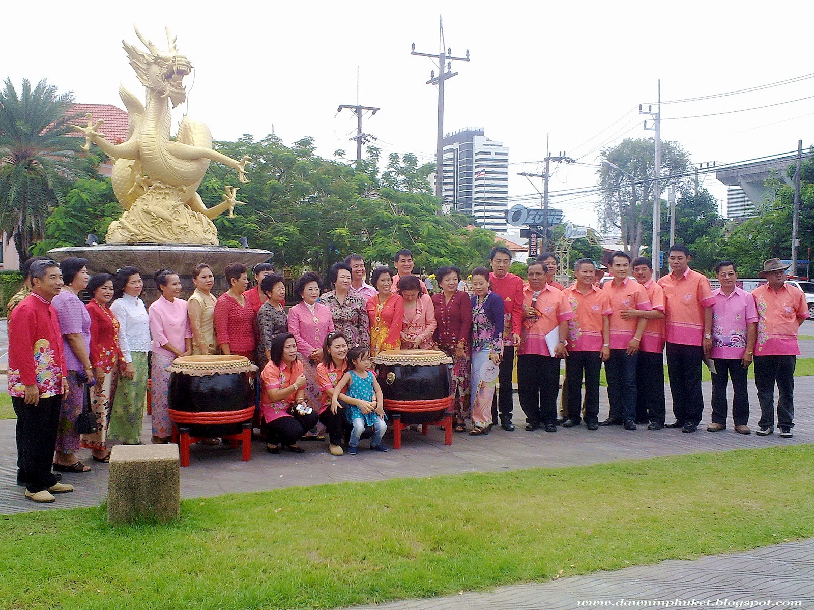 Dawn in Phuket: Phuket Batik - Clothes and Textiles