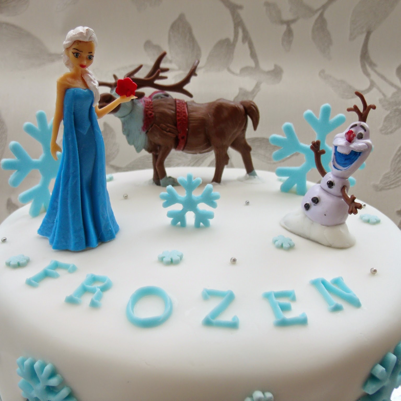 One Day I Made a Frozen Cake ♥ - Victoria's Vintage Blog | Milton ...
