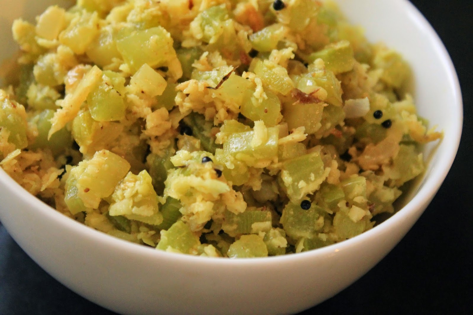 My Kitchen Treasure: Padavalanga Thoran / Snakegourd Thoran