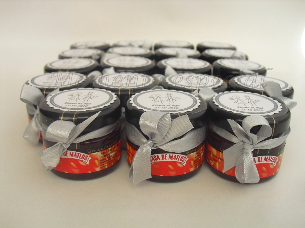 Momento especial: Mini-compotas de lembrança de casamento