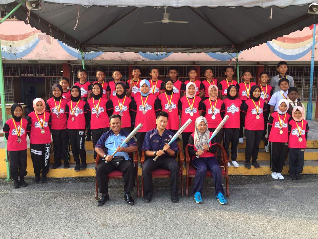 PIBG SK 1 TAMAN SELAYANG: TAHNIAH DIUCAPKAN KEPADA PASUKAN SOFBOL SK (1) TAMAN SELAYANG