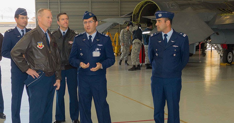 NOTICIAS FFAA CHILE: Comandante de la USAF en La Base Aérea Cerro Moreno