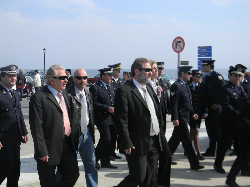 ZantePolClub: ΖΑΚΥΝΘΟΣ:ΚΑΤΑΘΕΣΗ ΣΤΕΦΑΝΩΝ ΕΠΙΣΗΜΩΝ ΣΤΟ ΜΝΗΜΕΙΟ ΗΡΩΩΝ ΦΩΤΟ