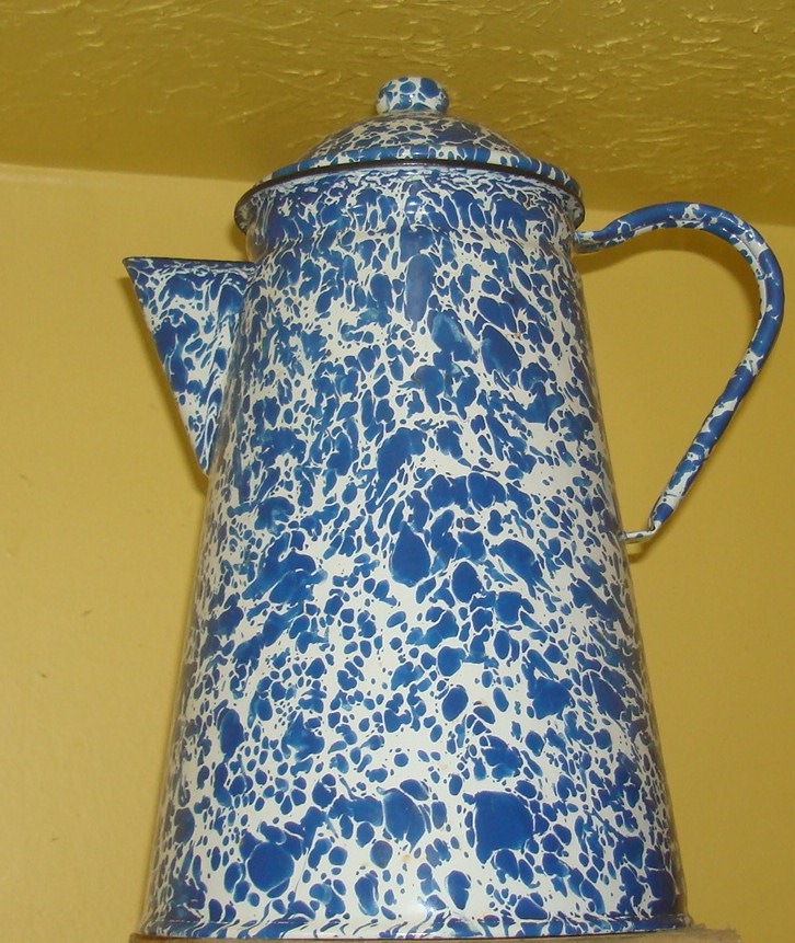 tin and sparkle: Vintage Thingie Thursday - Blue enamelware