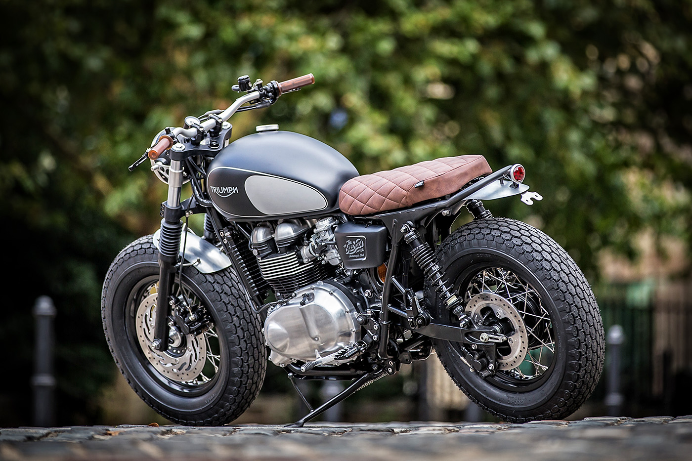 Hell Kustom : Triumph Bonneville By Down & Out Cafe Racers