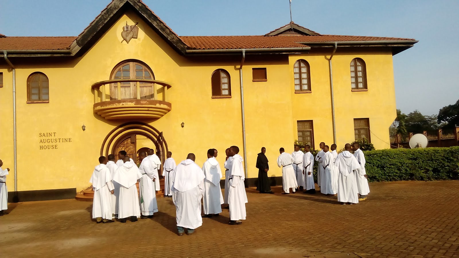 SHARING LIFE IN AN AUGUSTINIAN COMMUNITY