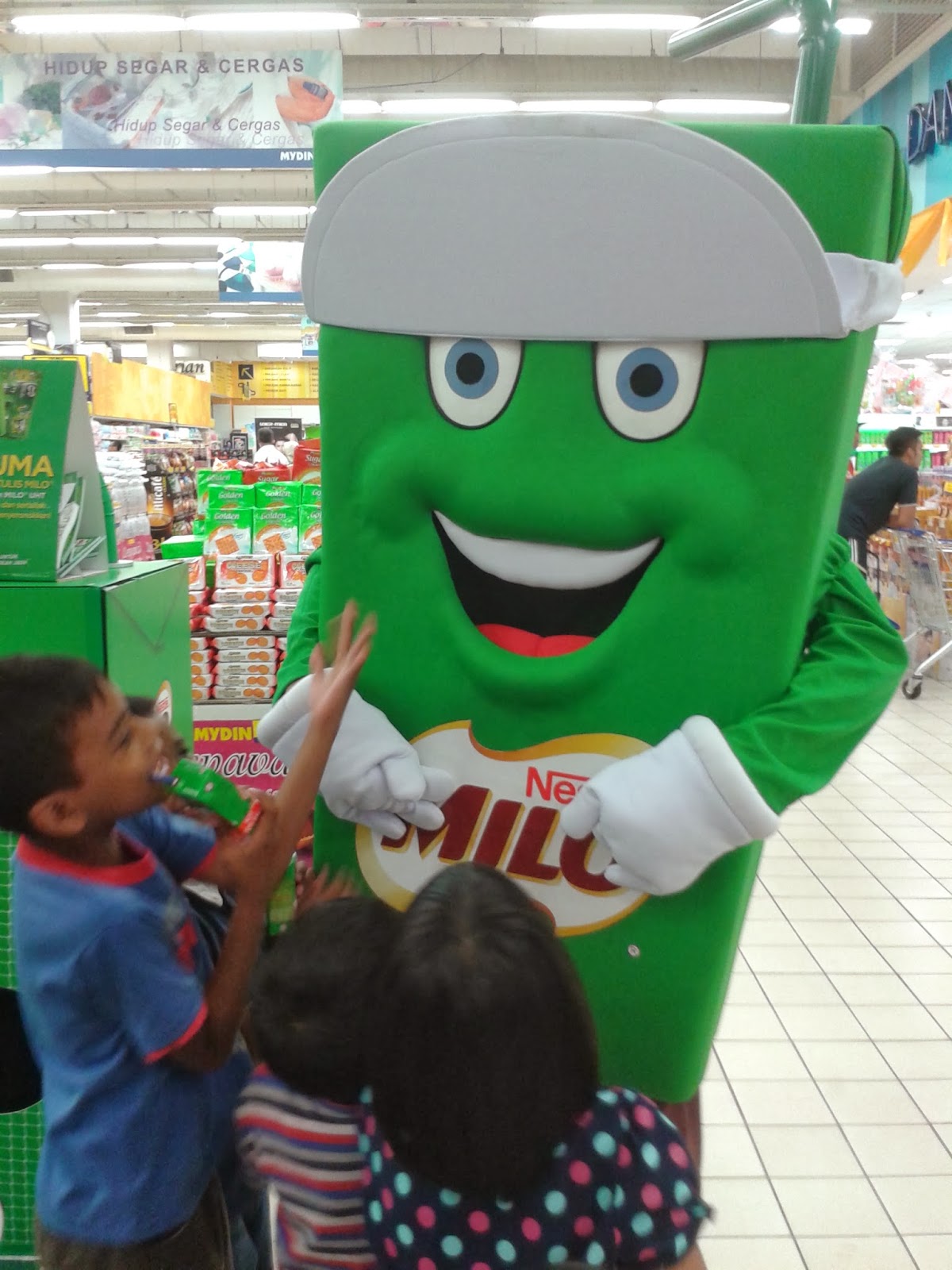 QASIH MAMA: ANAK2 KU, COUSIN DAN MASKOT MILO