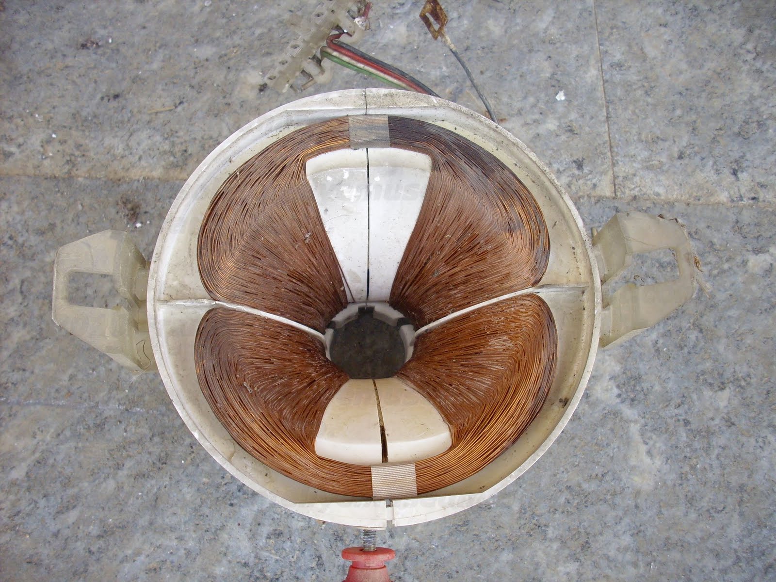 Obsolete Technology Tellye !: DEFLECTION COIL AND YOKE IN CRT PICTURE ...