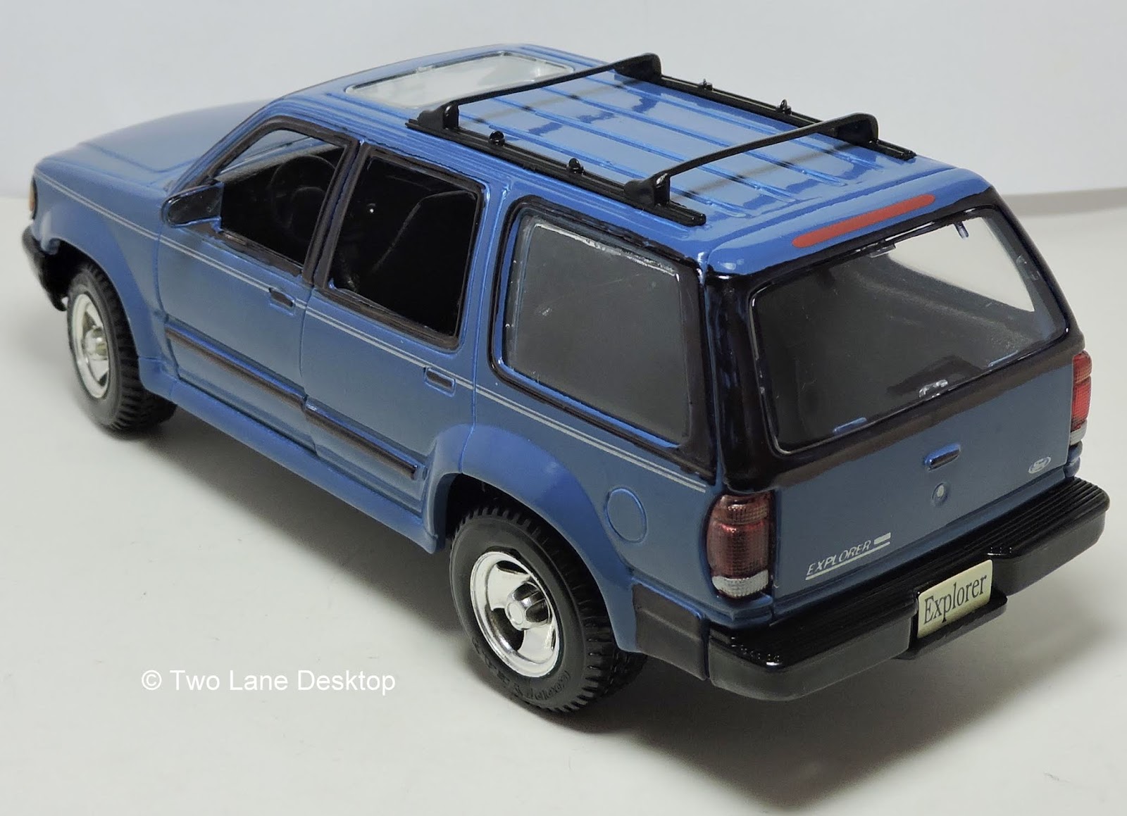Maisto 1:24 1995 Ford Explorer
