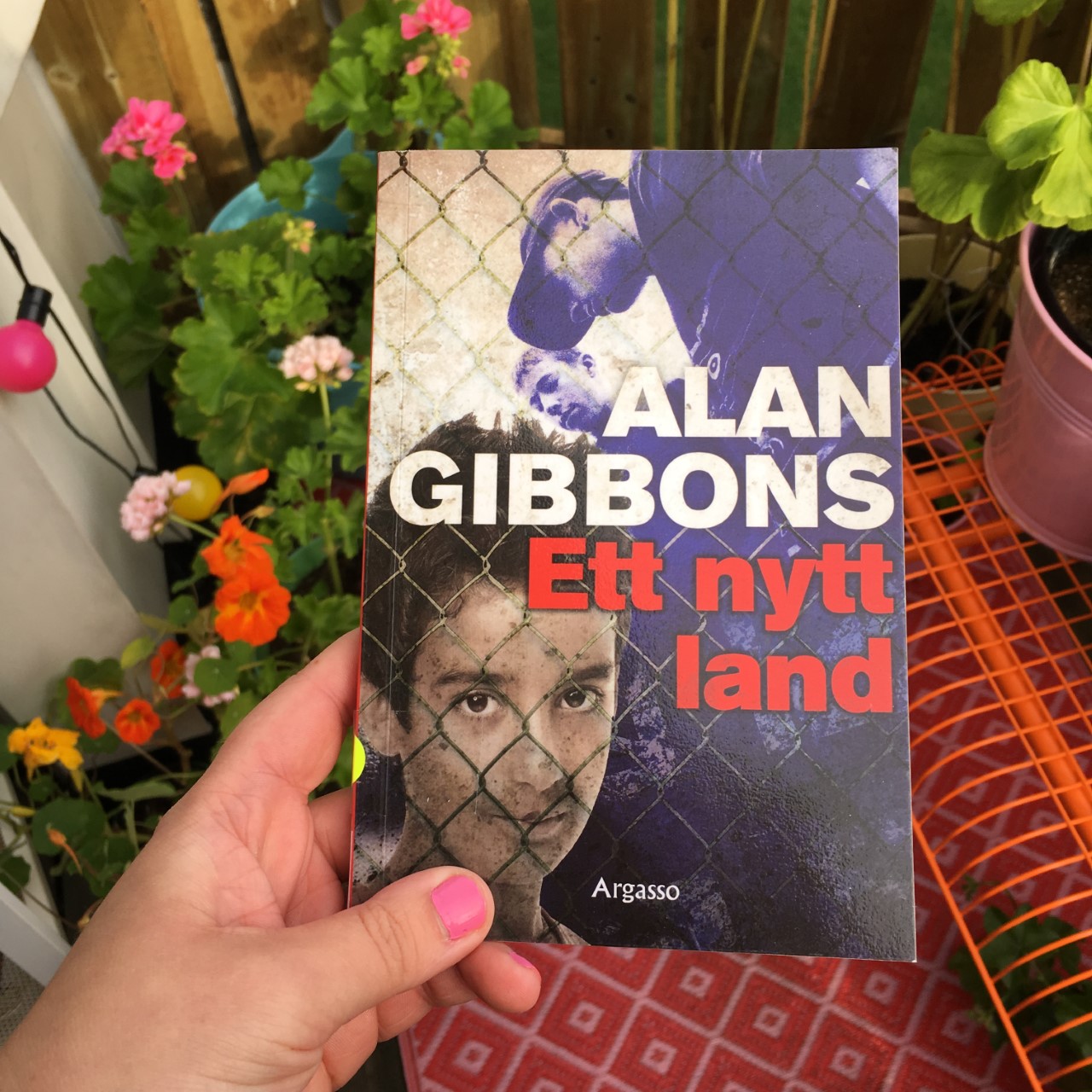 prickigapaula: Ett nytt land av Alan Gibbons