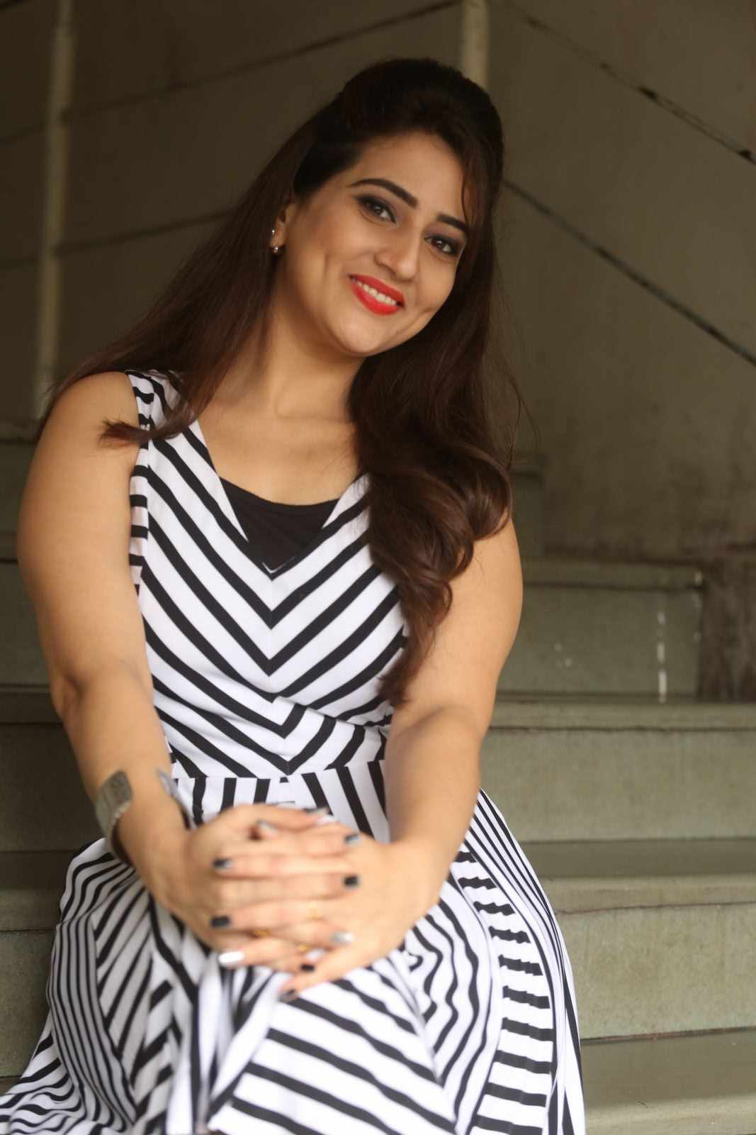 Anchor Manjusha Latest Hot Cleveage Spicy Sleveless White Skirt ...